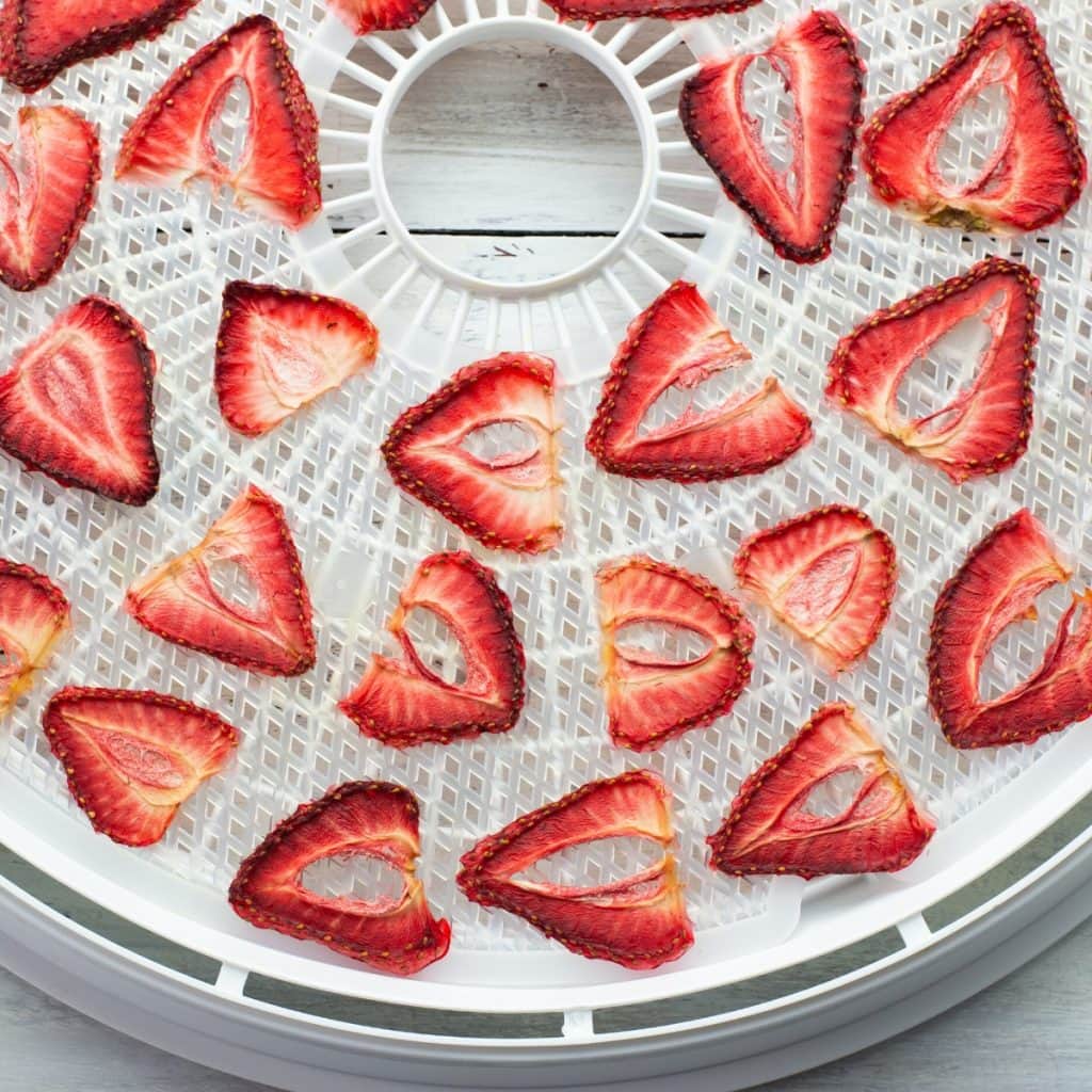 How To Dehydrate Strawberries - Flour On My Face